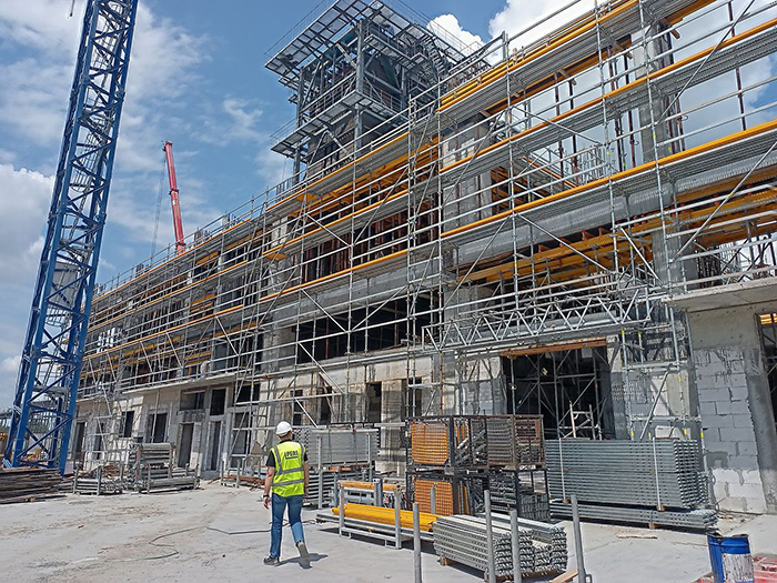 Индустриално изпълнение на модулна система скеле PERI UP Flex и PERI UP ...