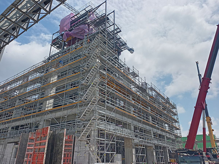 Индустриално изпълнение на модулна система скеле PERI UP Flex и PERI UP ...